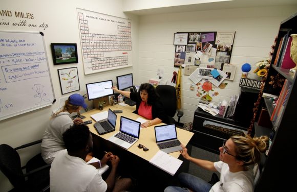 Five things the smart student should know about office hours | Chapman ...